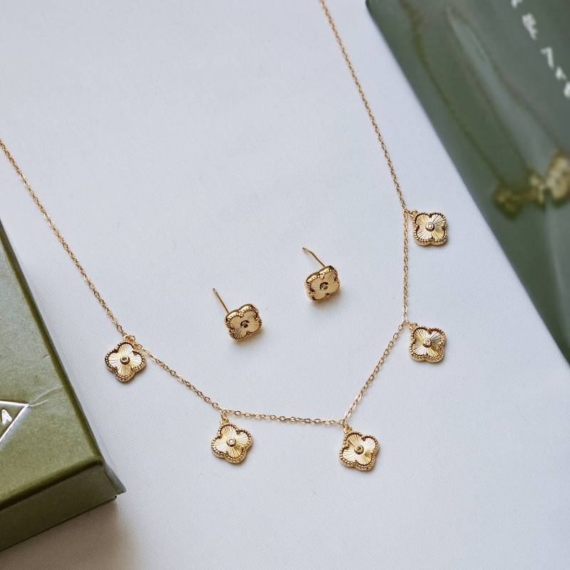 Van Cleef Chain & Loop Set