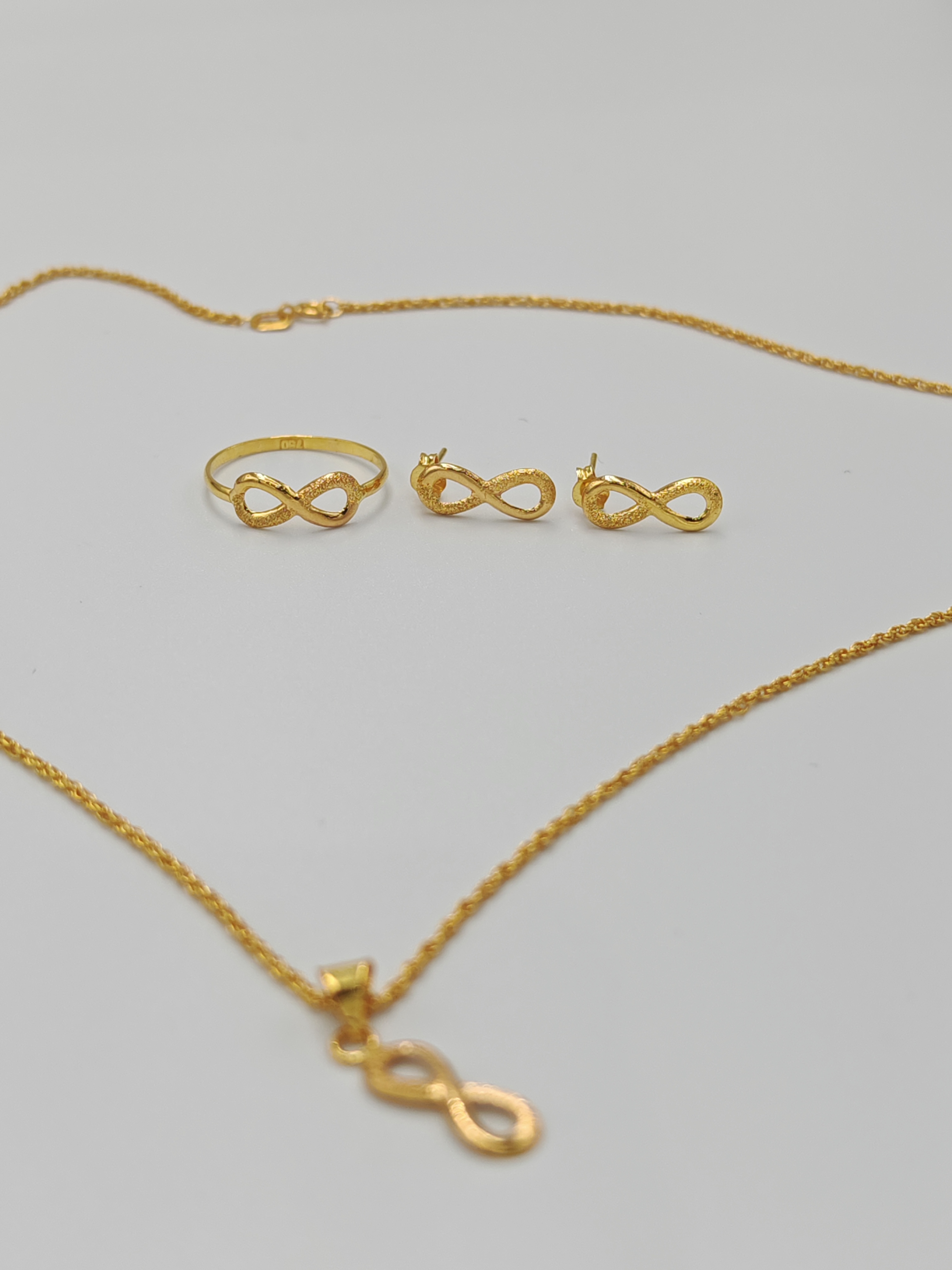 Infinity Set 18K Gold