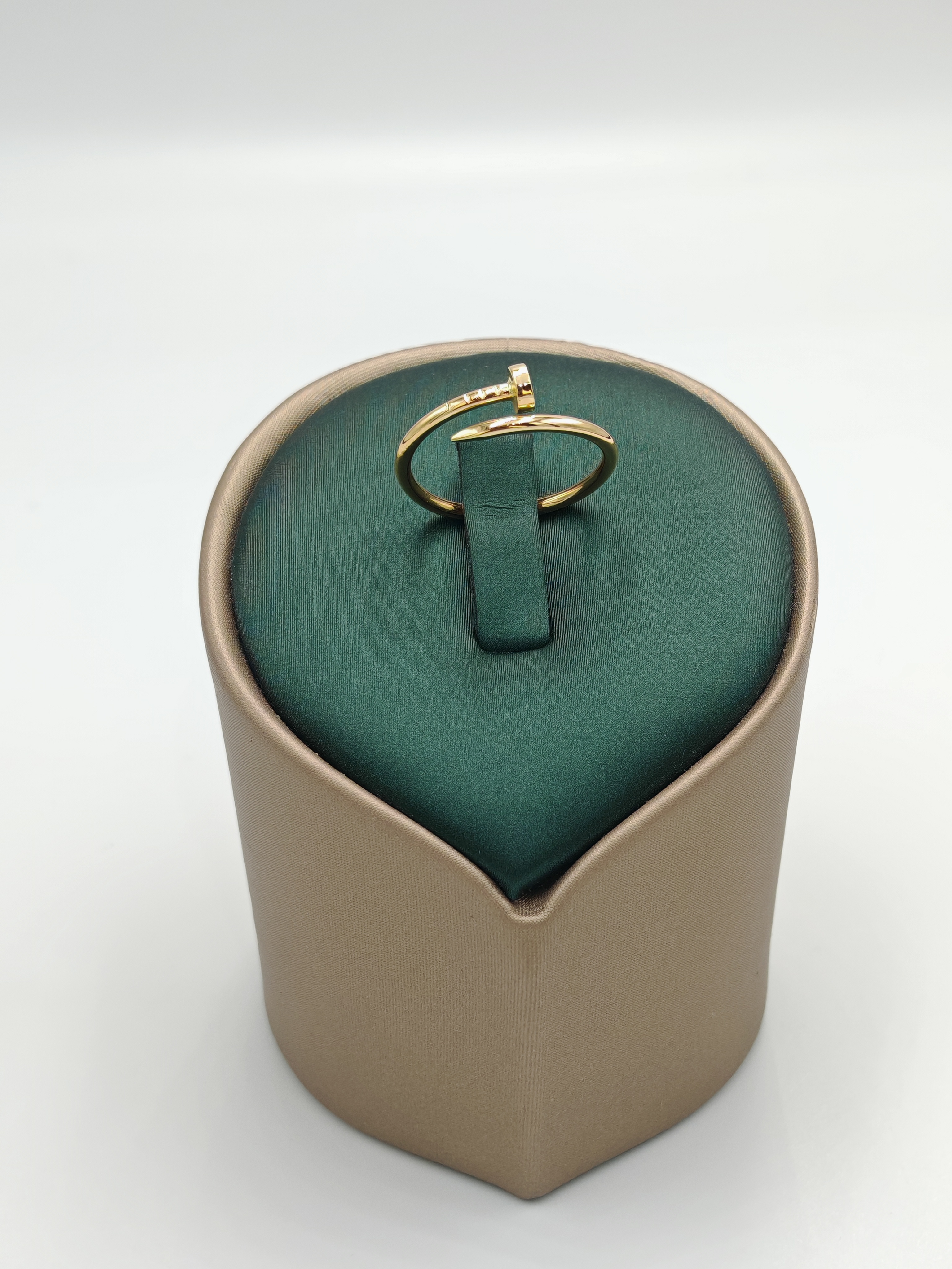 Cartier ring just and clue