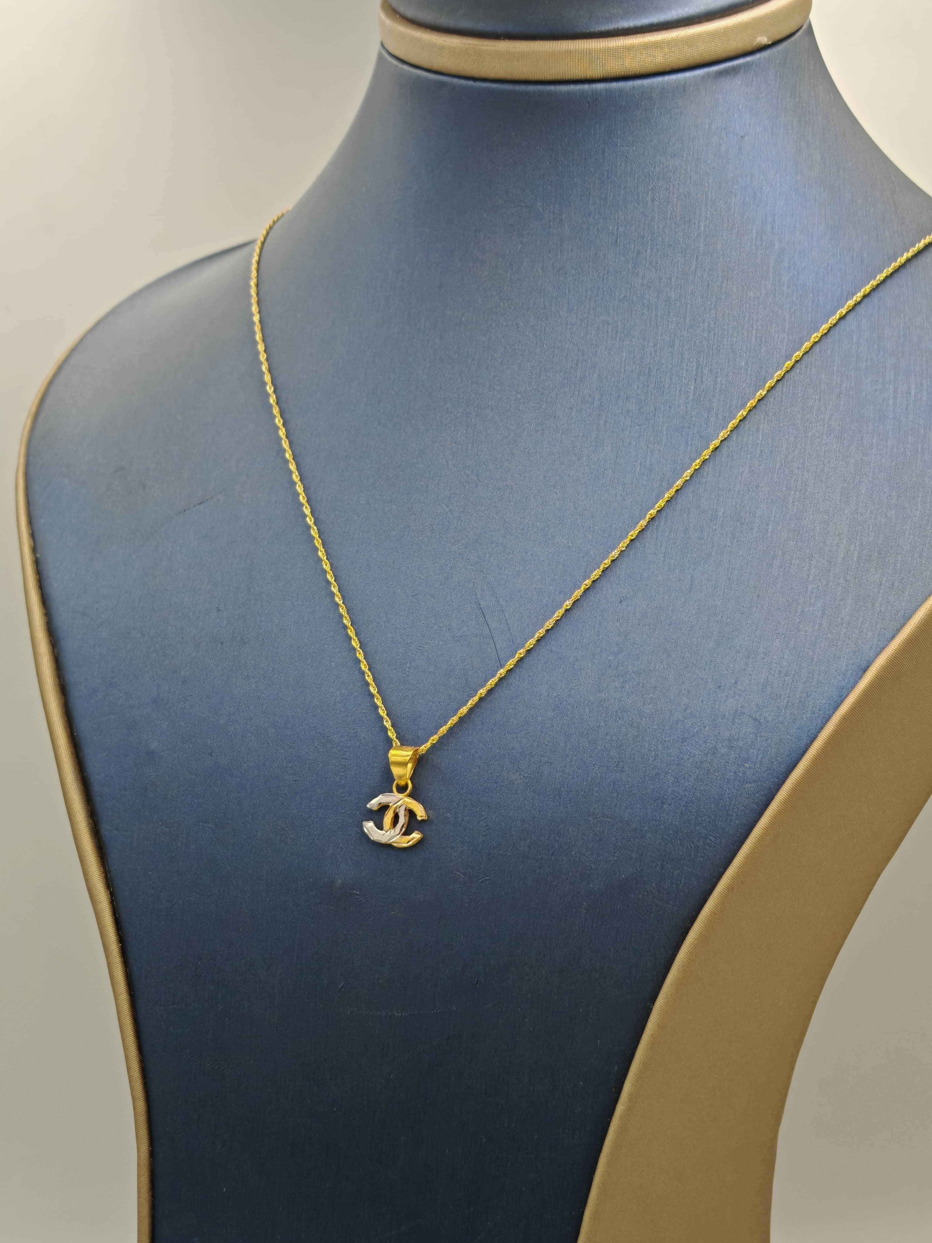Chanel Necklace 18k Gold
