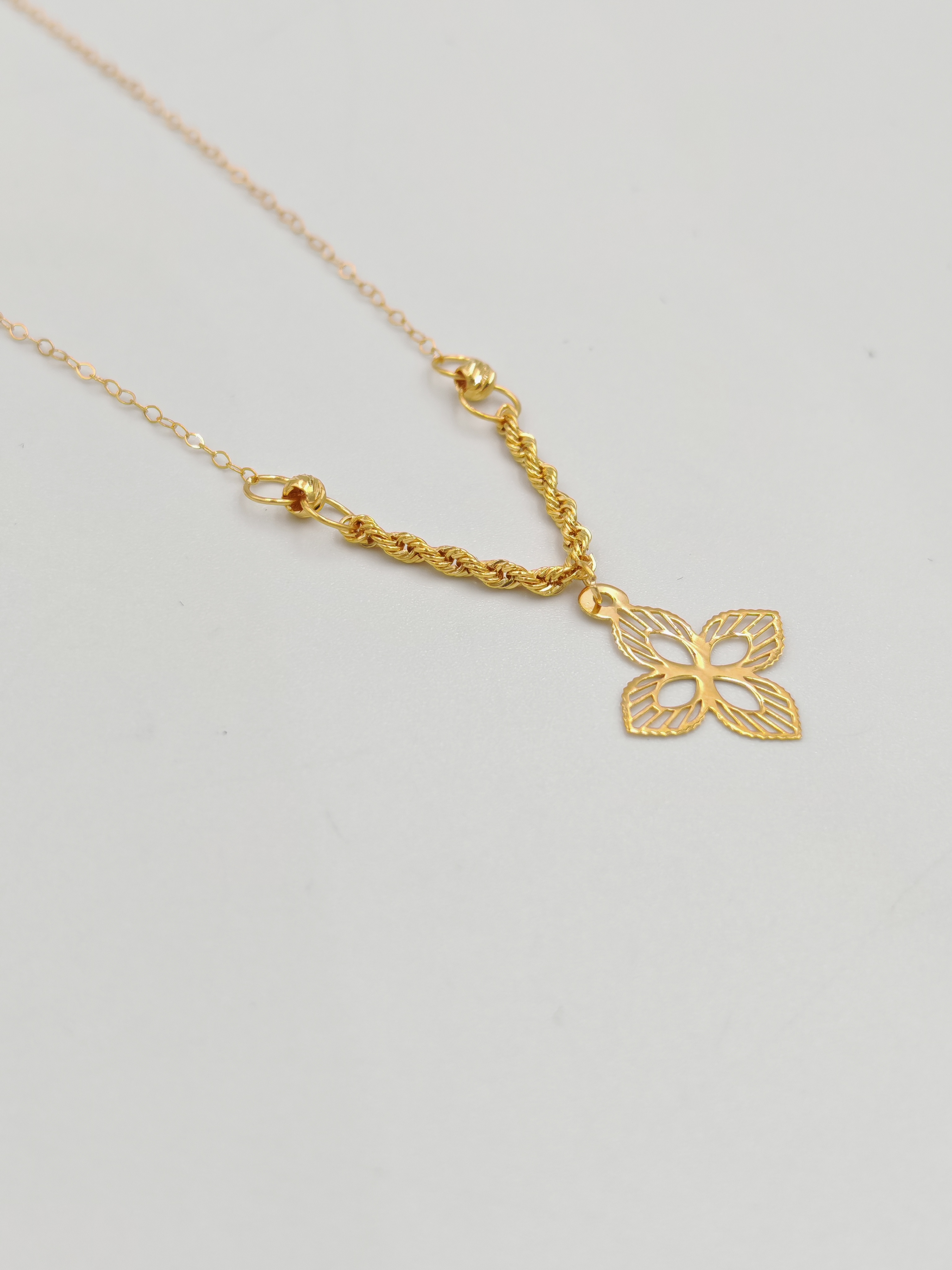 عقد روبيرتو كوين ذهب عيار 21 Robert coin Necklace 21k Gold