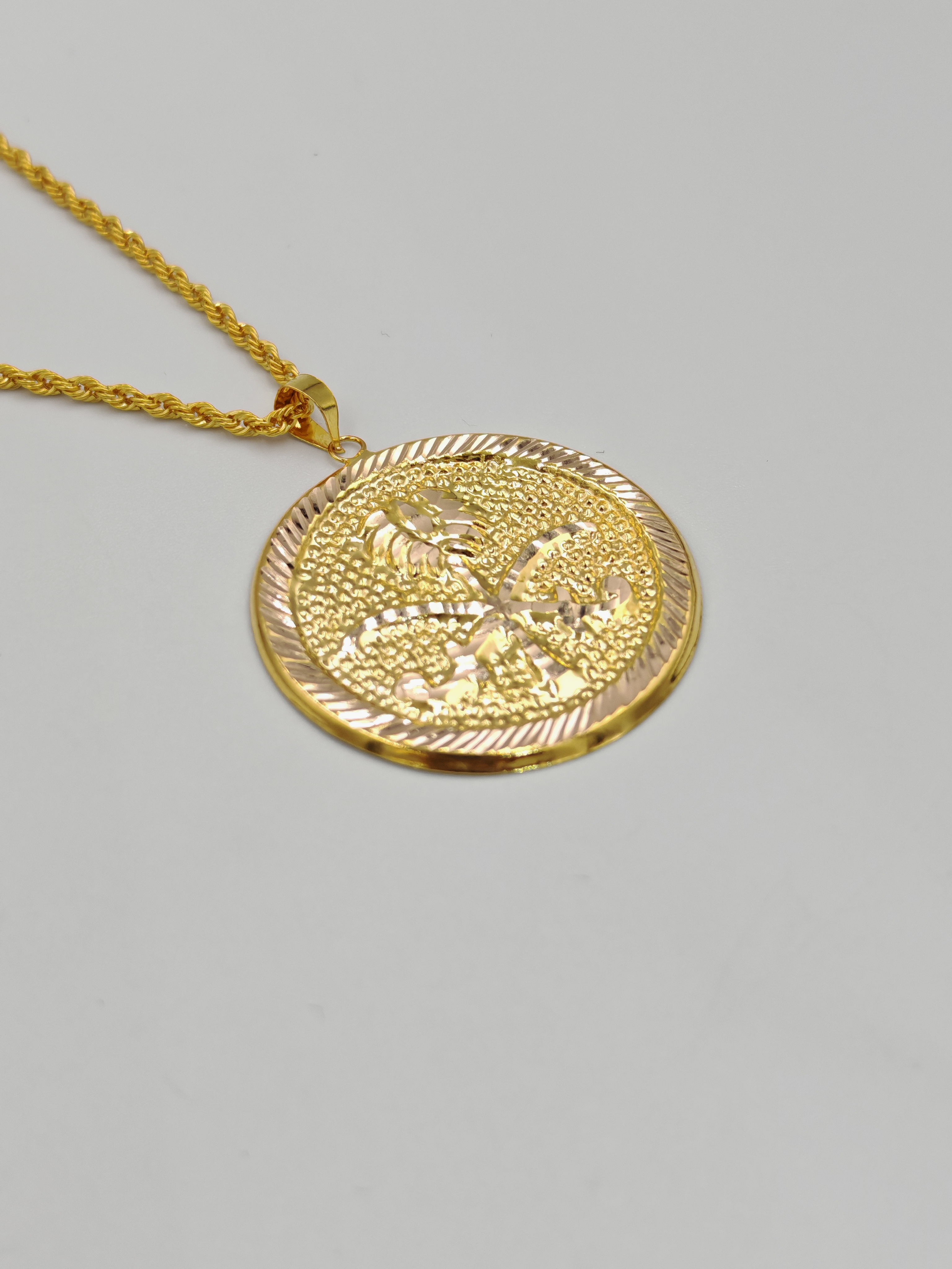 Saudi Logo Necklace 18k عقد شعار السعودية ذهب عيار 18