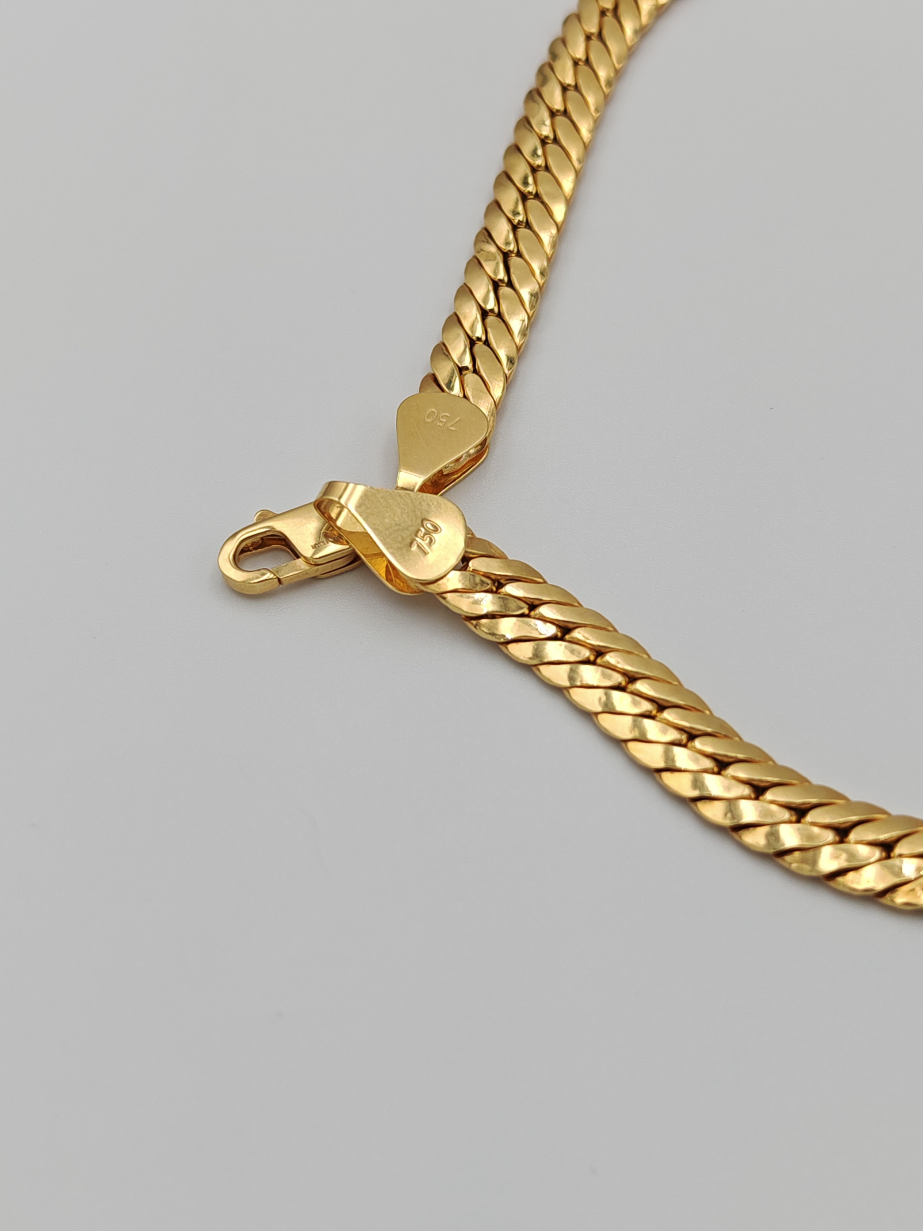 Sneak Gold Chain 18K